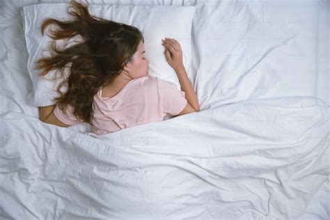 Adolescente Qui Dort En Se Reposant Concept De Bonne Nuit De Sommeil