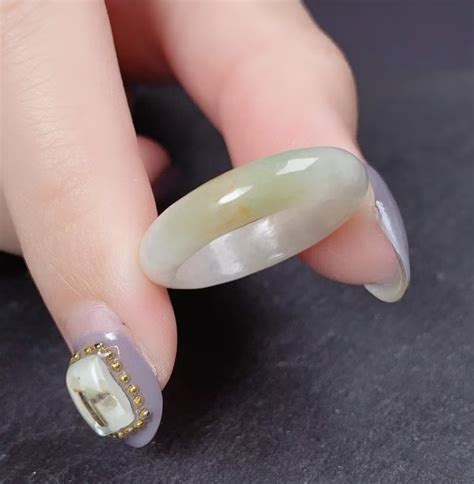【求‧緣】三彩翡翠戒指戒圈 國際13圍 天然緬甸玉a貨翡翠 瓔珞翡翠｜戒指人氣榜 Pinkoi
