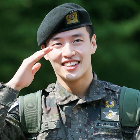 만기전역해 진짜 사나이 되어 돌아온 ‘미담 제조기 강하늘 인사이트