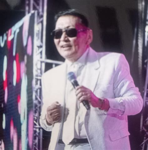 Би нийслэлийн 28 р 10 жилийн сургуульд сурч байхдаа яармагийн 41 р сургуулийн пионер сурагчидтай