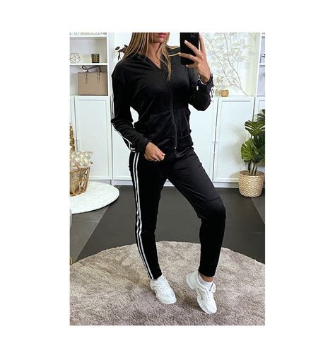 Ensemble Jogging Noir En Velours Avec Bande Sur Les Cotés