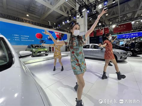 齐鲁车展上的国风舞蹈尽显灵动，国潮与机械完美融合搜狐汽车搜狐网