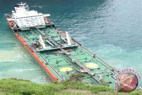 Tanker Minyak Terdampar Di Teluk Pacitan Antara News Jawa Timur