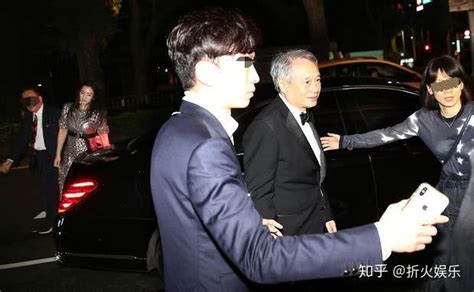 同情李安，搭上金马奖烂摊子，巩俐拒绝上台，事后搀扶他出席酒会 知乎