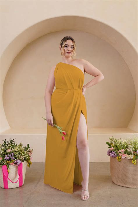 Ivy Dress Try On Size 18