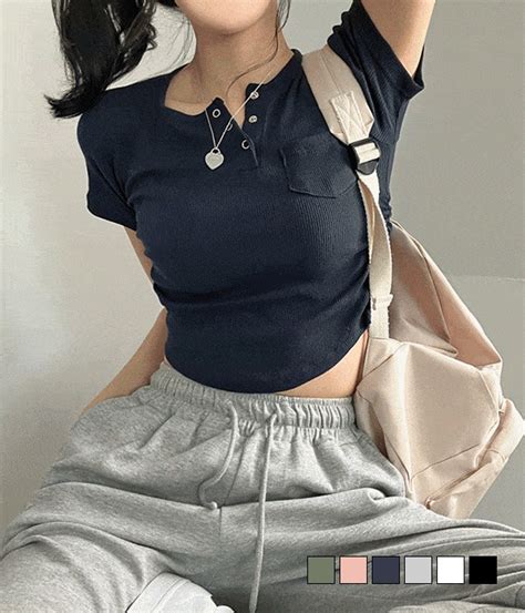 기프티박스 [당일출고 무료배송] 내몸에 착붙 잘록허리 스냅버튼 옆셔링 밑단 라운드 크롭 포켓 반팔 티셔츠