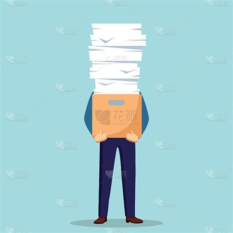 一堆纸忙碌的商人用一堆文件装在纸板箱硬纸板箱里文书工作官僚主义的概念强调员工