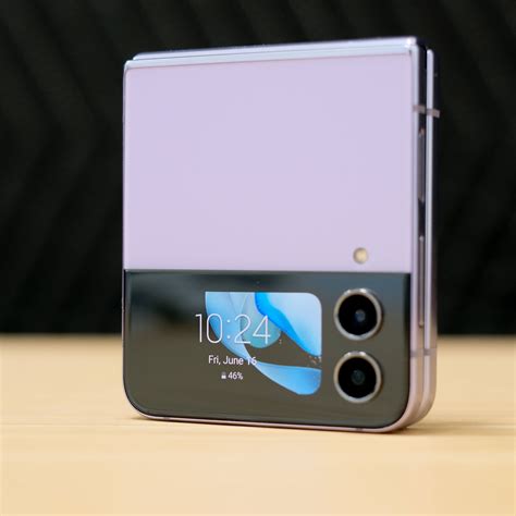 Motorola Razr+ vs Samsung Galaxy Z Flip 4