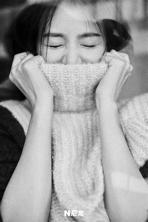 高圆圆笑容灿烂超有感染力 休闲造型独具风韵美 搜狐大视野 搜狐新闻