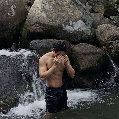 Pin Tillagd Av 𝐁 𝐄 𝐋 𝐋 𝐀 På Lit Twisted Series Romantiska Bilder Killar Olympen