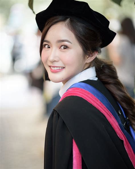 ไอเดีย แต่งหน้าทำผมรับปริญญา ให้สวยออร่า เป๊ะ ปัง แบบว่าที่บัณฑิต