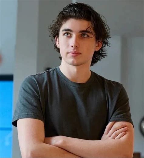 Picture Of Charlie Evans In Leave The World Behind Charlie Evans