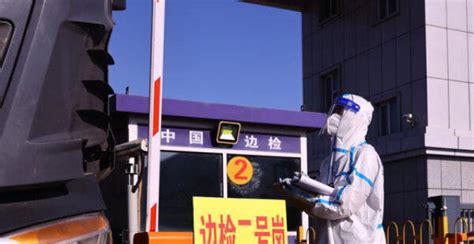 一次收到7面锦旗塔克什肯出入境边防检查站优质服务获企业认可 腾讯新闻