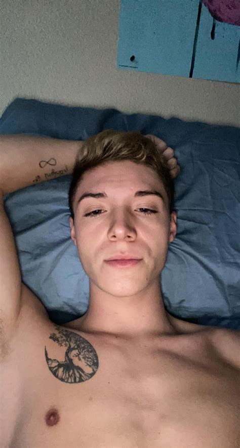 Do Yall Think Im Cute Be Honest 🫣 R Cuteguys