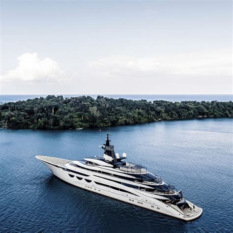 Cruising Mega Yacht LADY JORGIA Lurssen Yachts Raised Pilothouse