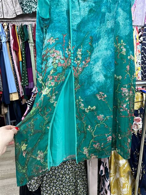 დიდი ზომის სამოსი Added A New Photo დიდი ზომის სამოსი