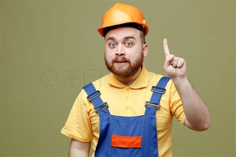 印象深刻高清图片 绿色背景中穿着制服的年轻建筑工人印象深刻 动物植物免费下载格式编号52855882 千图网
