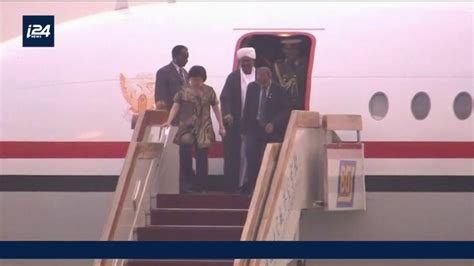 في اول زيارة له خارج البلاد بعد الاحتجاجات السودانية البشير يبدأ
