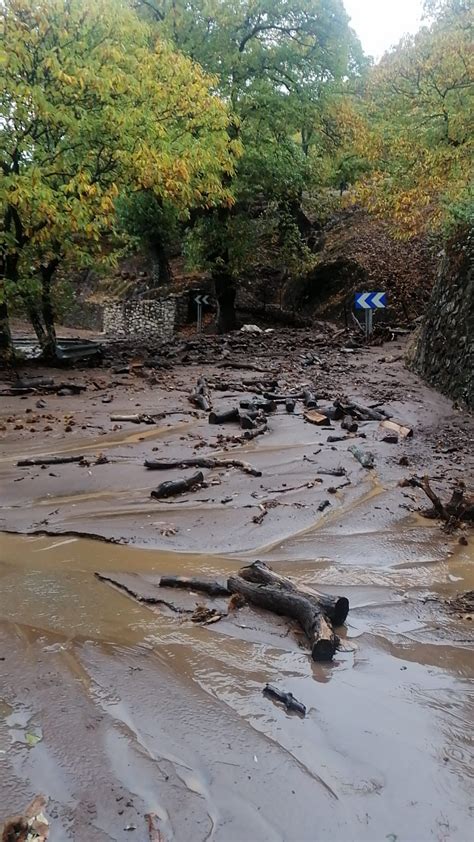 Cuatro Carreteras Cortadas En La Provincia Con Motivo De Las Fuertes Lluvias Y Viento AxarquiaPlus