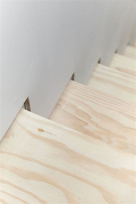 Shadow Gap Detail For Modern Staircases