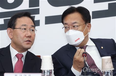 국민의힘 정진석 비상대책위원장오른쪽과 주호영 원내대 오마이포토