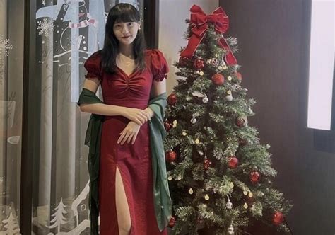 Bức ảnh Của Hải Tú ở Công Ty Sơn Tùng M Tp Khiến Netizen Tranh Cãi