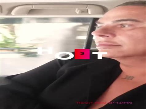 אני לא אישה אבל אני גם לא גבר מיקי בוגנים מוריד את כל המסכות Tmi