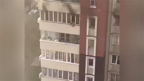 В Алматы люди прыгали из окон горящего дома ради спасения драматичные