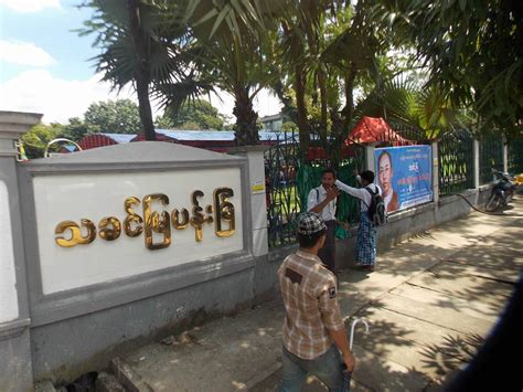 Khit Thit Media On Twitter ရန်ကုန်၊ သခင်မြပန်းခြံအနီးတွင် စစ်သားများ ဝင်စစ်ဆေးချိန် ဗုံးပေါက်က