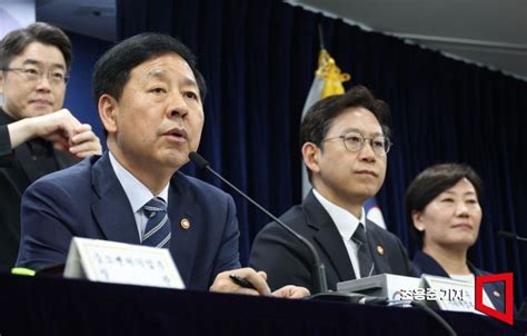 포토 새정부 경제성장전략 발표하는 구윤철 경제부총리 아시아경제 포토 새정부 경제성장전략 발표하는 구윤철 경제부총리 아시아경제