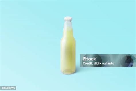 다양한 과일 소다 병 토샤 배경에 분리된 물방울이 있는 무알코올 음료 디자인 프로젝트에 적합한 3d 렌더링 0명에 대한 스톡 사진 및 기타 이미지 Istock