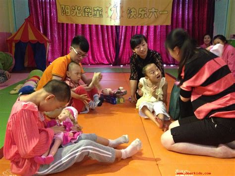 阳光鹿童脑瘫儿童欢度六一儿童节 学习生活 阳光鹿童
