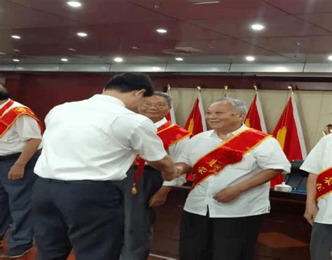 市直各单位隆重举行光荣在党50年纪念章颁发仪式 事业