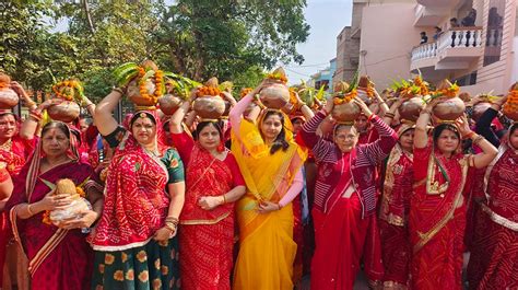 गाजे बाजे के साथ निकली भव्य कलश शोभा यात्रा सप्त दिवसीय श्रीमद् भागवत