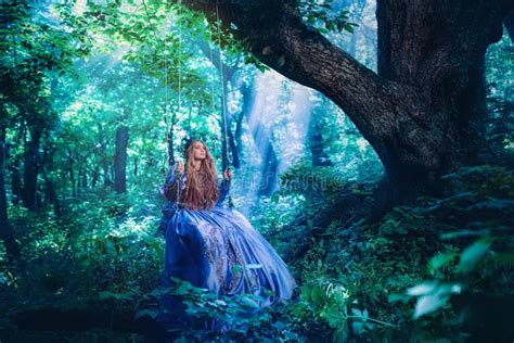 Prinzessin Im Magischen Wald Stockbild Bild Von Zweig Wald