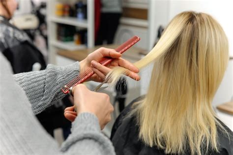 Premium Photo Hairdresser Cuts To Woman In The Salon Close Up