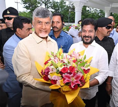 Andhra And Telangana Cms Meet In Hyderabad To Resolve Post Bifurcation