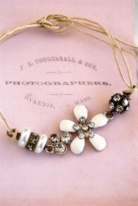 Summer White Flower Vintage Enamel Rhinestone Flower String Bracelet