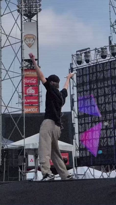 Love Trinity Tpop On Twitter Rt Saipornn ชูมือขึ้นแล้วหมุนๆ ฮื