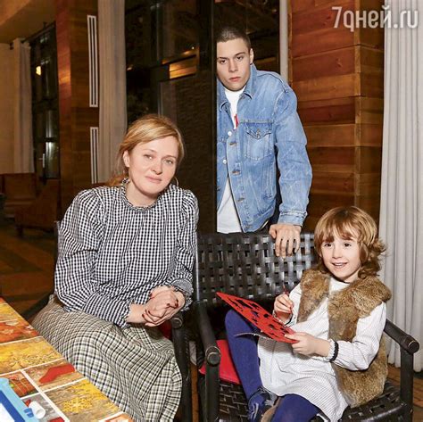 Анна михалкова биография и личная жизнь муж дети семья фото