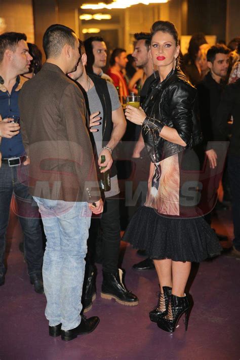 Dovada Andreea Bănică şi Lucian Mitrea Nu Poartă Verighete Dar Se încing în Public Spynews Ro