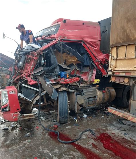 Acidente Envolve Quatro Carretas Na BR 163 Entre Lucas Do Rio Verde E