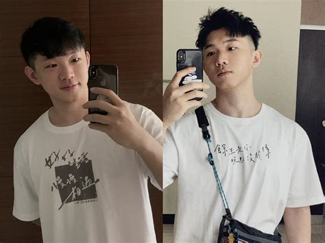 黃山料 幫我選一下！要穿哪件衣服😍（左 還是 右） 左邊： 《好好生活 慢慢相遇》 右邊： 《餘生是你 晚點沒關係》 【 T Shirt