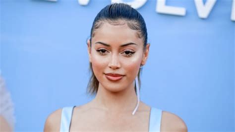 Dele Allis Model Girlfriend Cindy Kimberly Flashes Boobs By Side Of