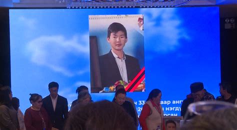 Дайн дажингүй энэ цаг үед эр цэргийн алба хааж байхдаа амиа алдсан цэргүүдэд өнөөдөр хүндэтгэл