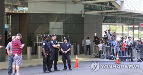김영철 북한통일전선부장 숙소 앞에 모인 취재진