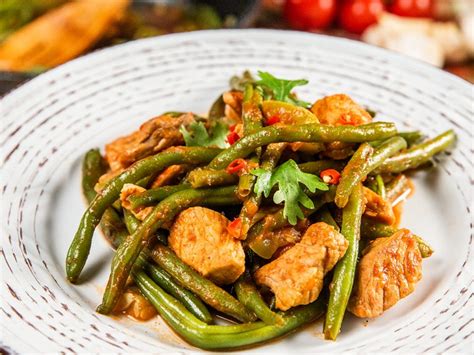 Pork Tenderloin With Green Beans And Summer Squash