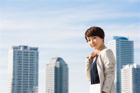 「お疲れ様です」と「ご苦労様です」の意味の違いは？目上に使うのはng？【ビジネスシーンの敬語マナー】｜u Note [ユーノート]