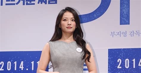 [포토] 천우희 회색 원피스로 드러낸 각선미