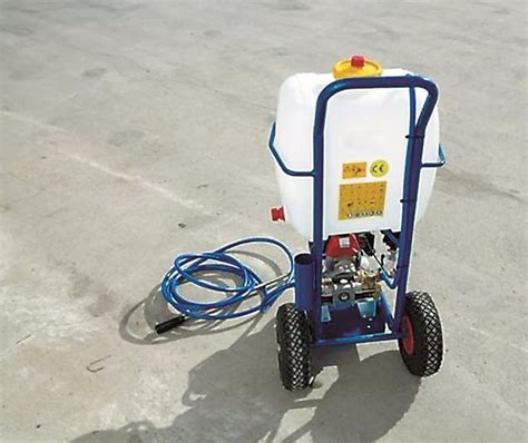 Как се избира пръскачка Български Фермер